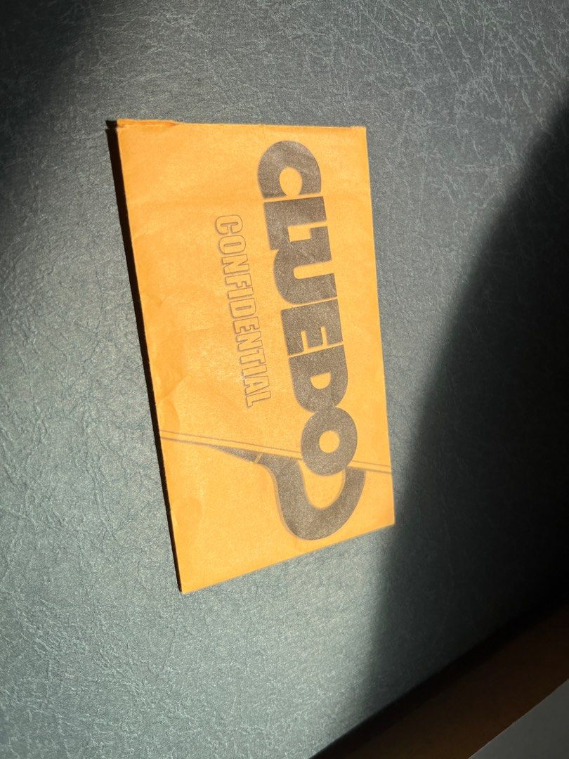 Pre-loved Cluedo board game (full complete set with box intact ...