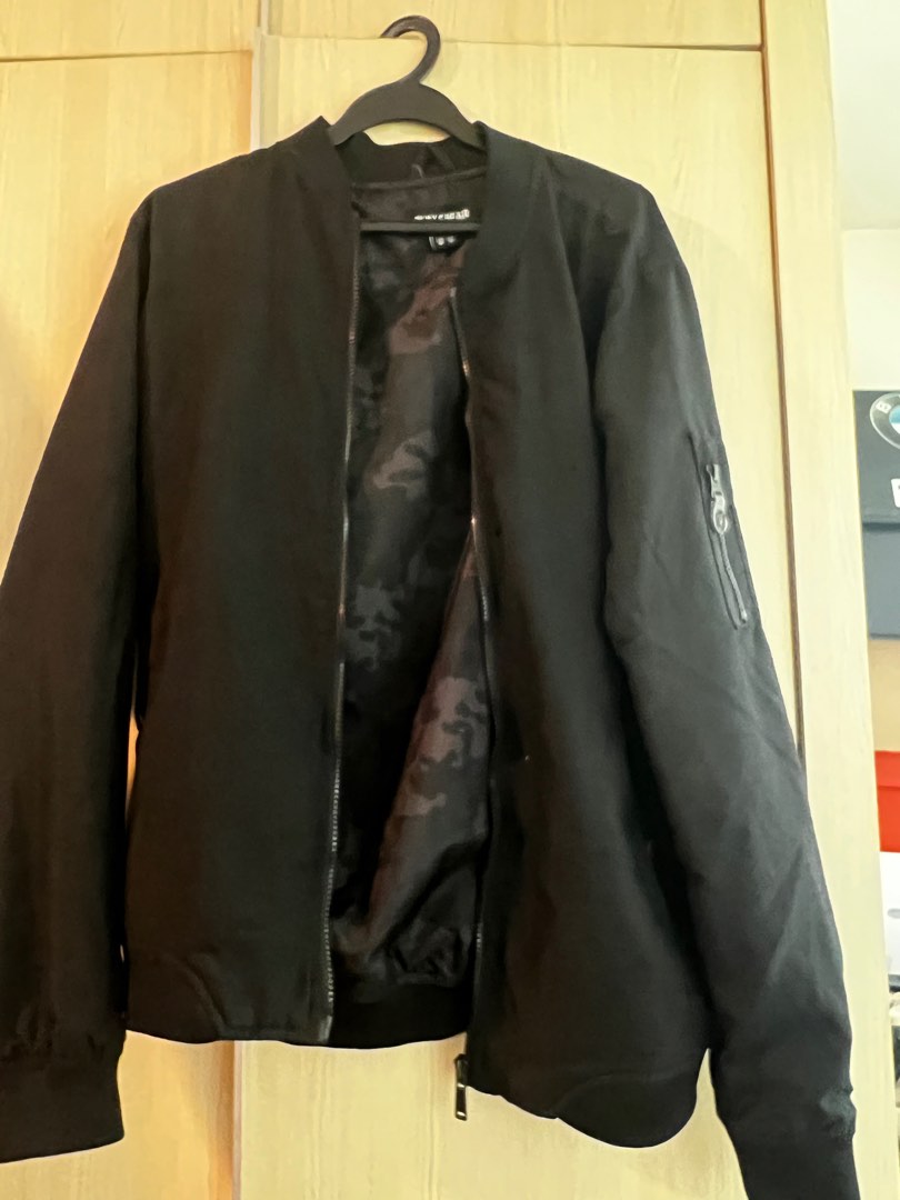 Pull and Bear - Bomber jacket, Size M, Men's Fashion, Coats, Jackets and Outerwear on Carousell
