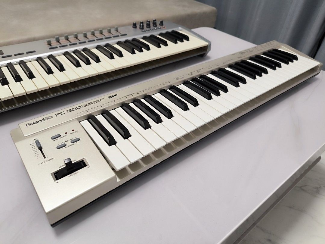 Roland ED PC-300 MIDI Keyboard Controller 電子合成器, 興趣及遊戲, 音樂、樂器 & 配件, 樂器 ...