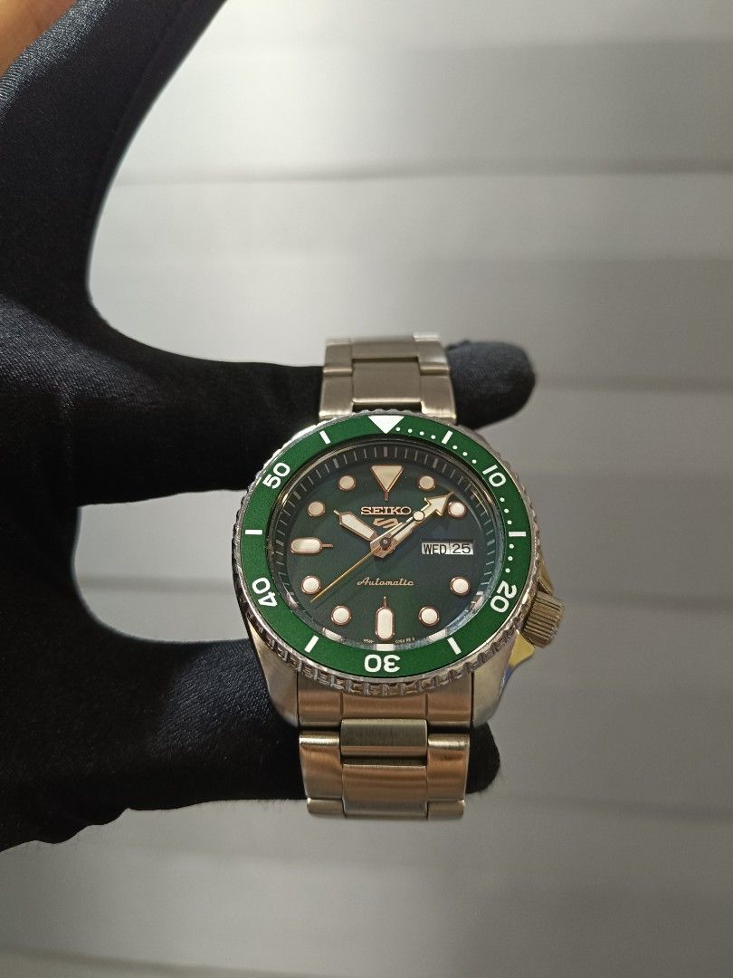 Seiko SRPD63 Green Dial Diver Style Watch, Men's Fashion, Watches ...
