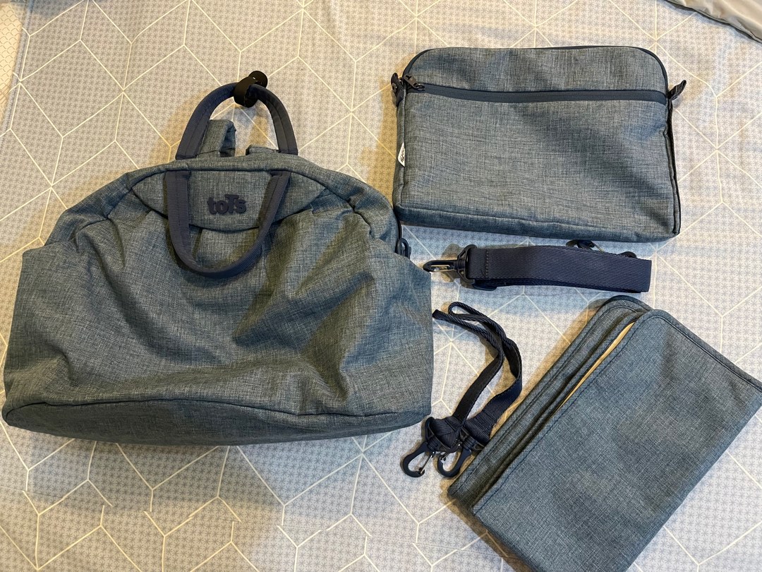 近全新smarTrike toTs-Chic輕量媽媽包, 嬰兒及兒童, 外出用品, 揹帶在旋轉拍賣