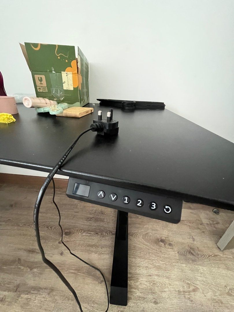 TT Racing Titus Smart Desk (Large 1.6m) + Cable Organizer, Furniture ...