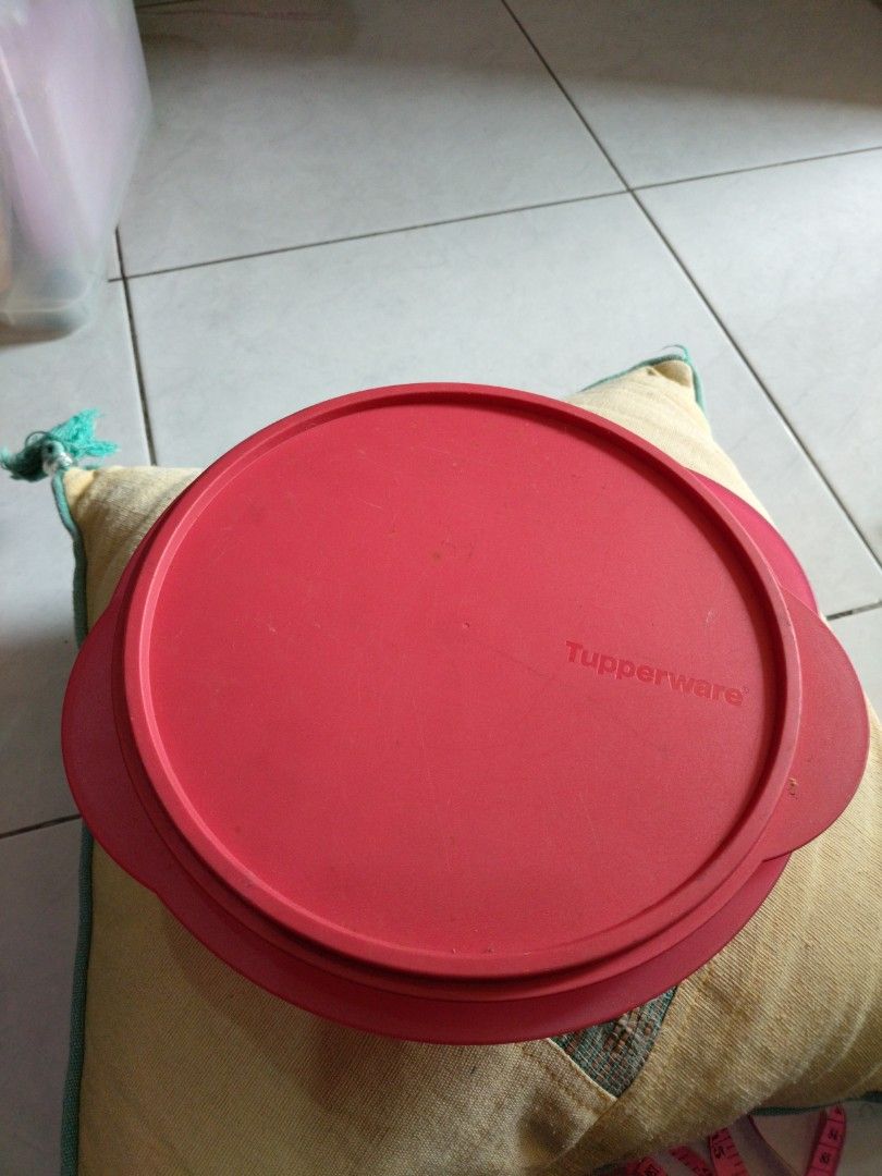 Tupperware antik bulat red, Kitchen & Appliances di Carousell