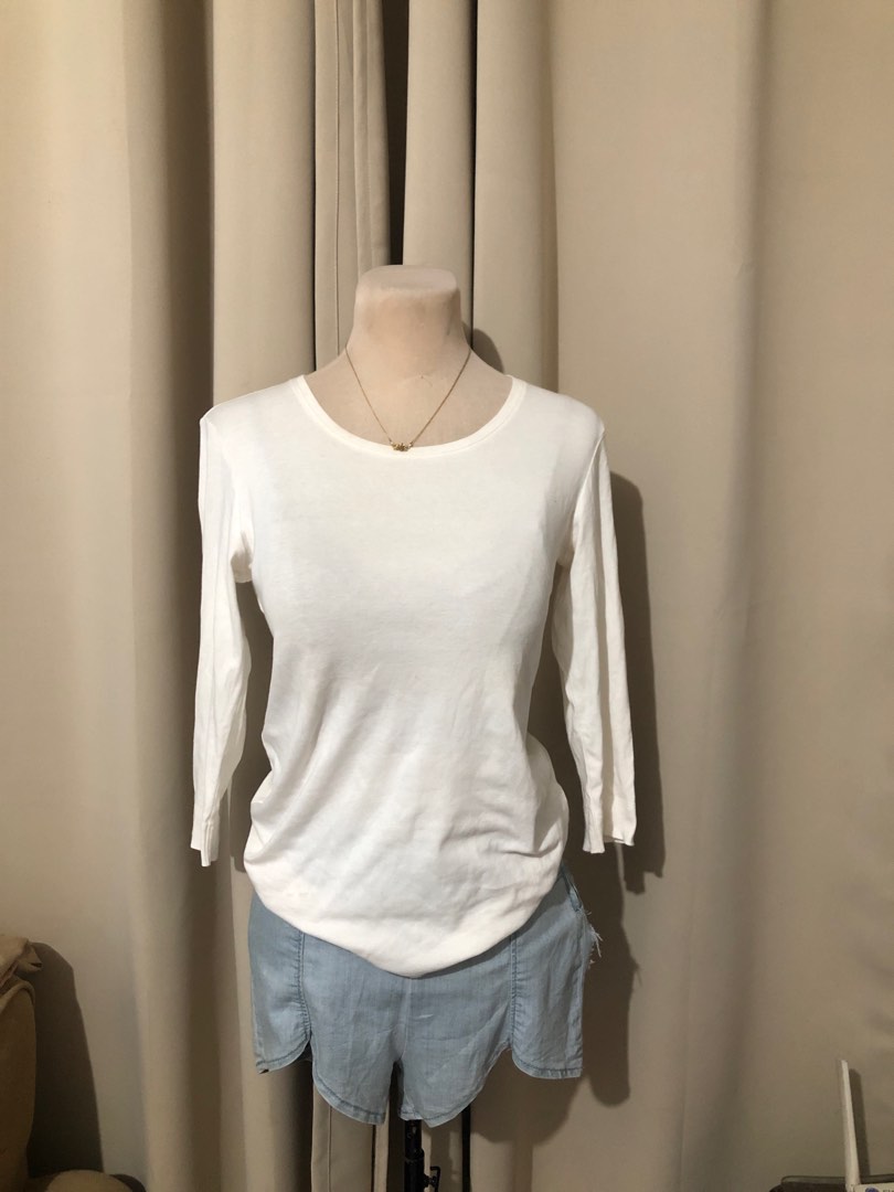 UNIQLO basic cotton, Women's Fashion, Tops, Others Tops on Carousell