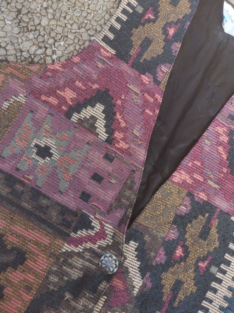 Vintage Deborah Murray Graphic Vest, Women's Fashion, Tops, Sleeveless ...