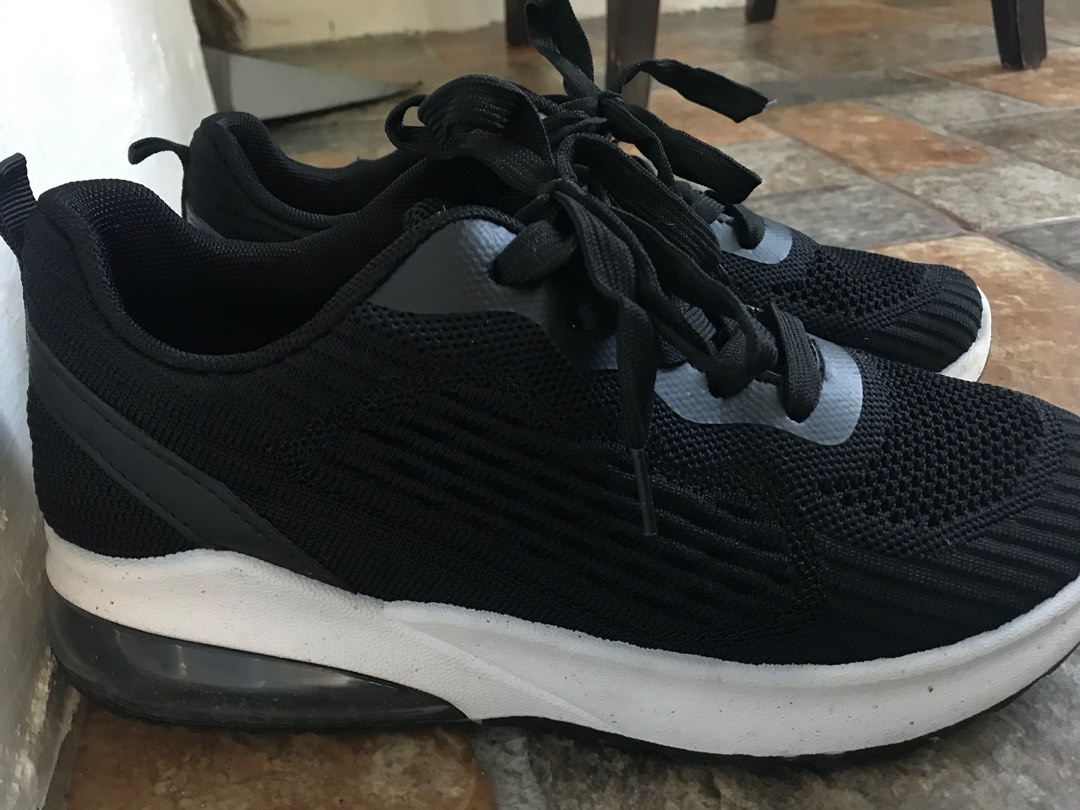 World Balance Verena, Women's Fashion, Footwear, Sneakers on Carousell