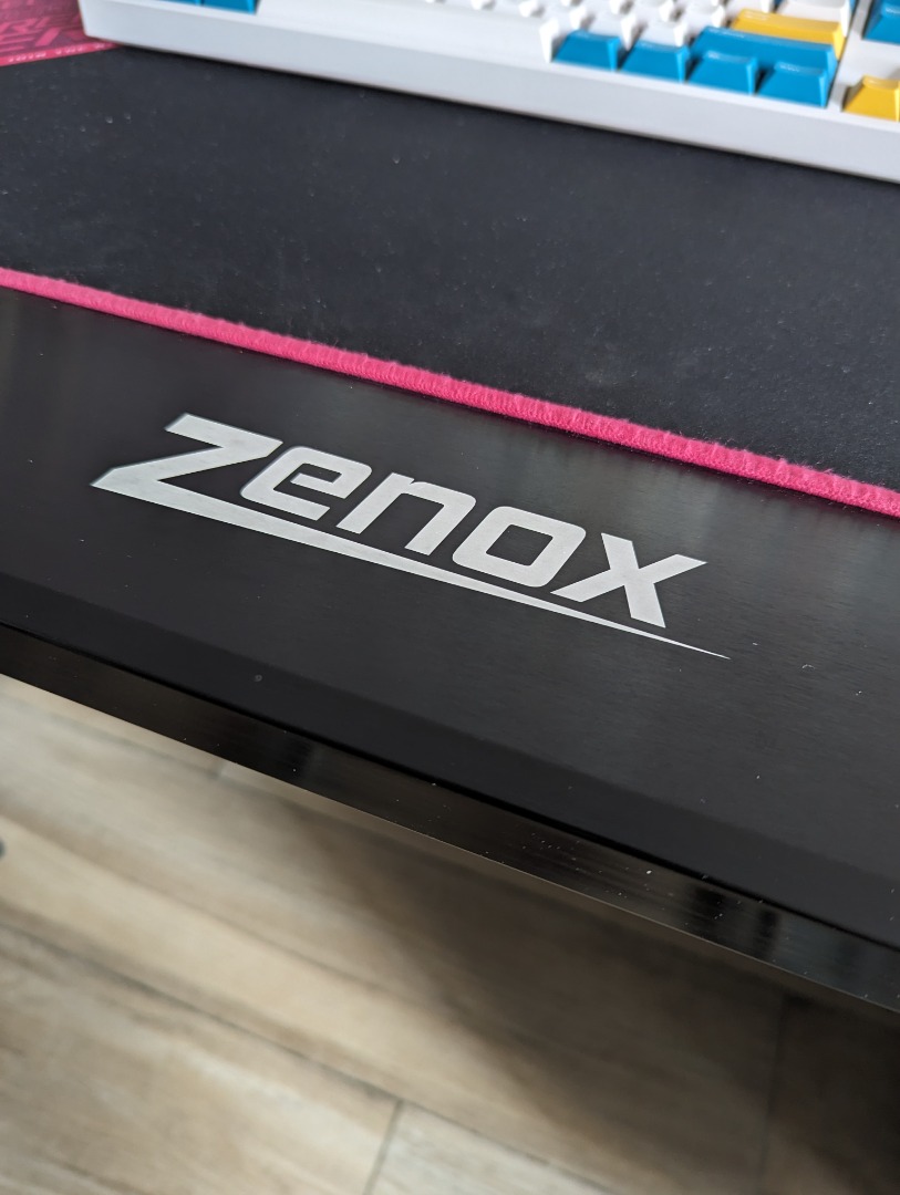 放Zenox Orion Gaming Desk Pro - 1.5m升降桌, 傢俬＆家居, 傢俬, 桌子 - Carousell