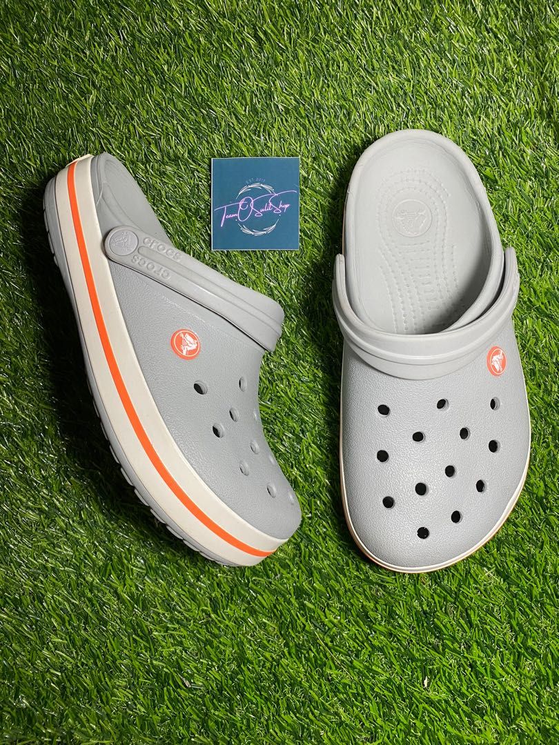As454 CROCS GRAY M6 W8, Men's Fashion, Footwear, Slippers & Slides on Carousell