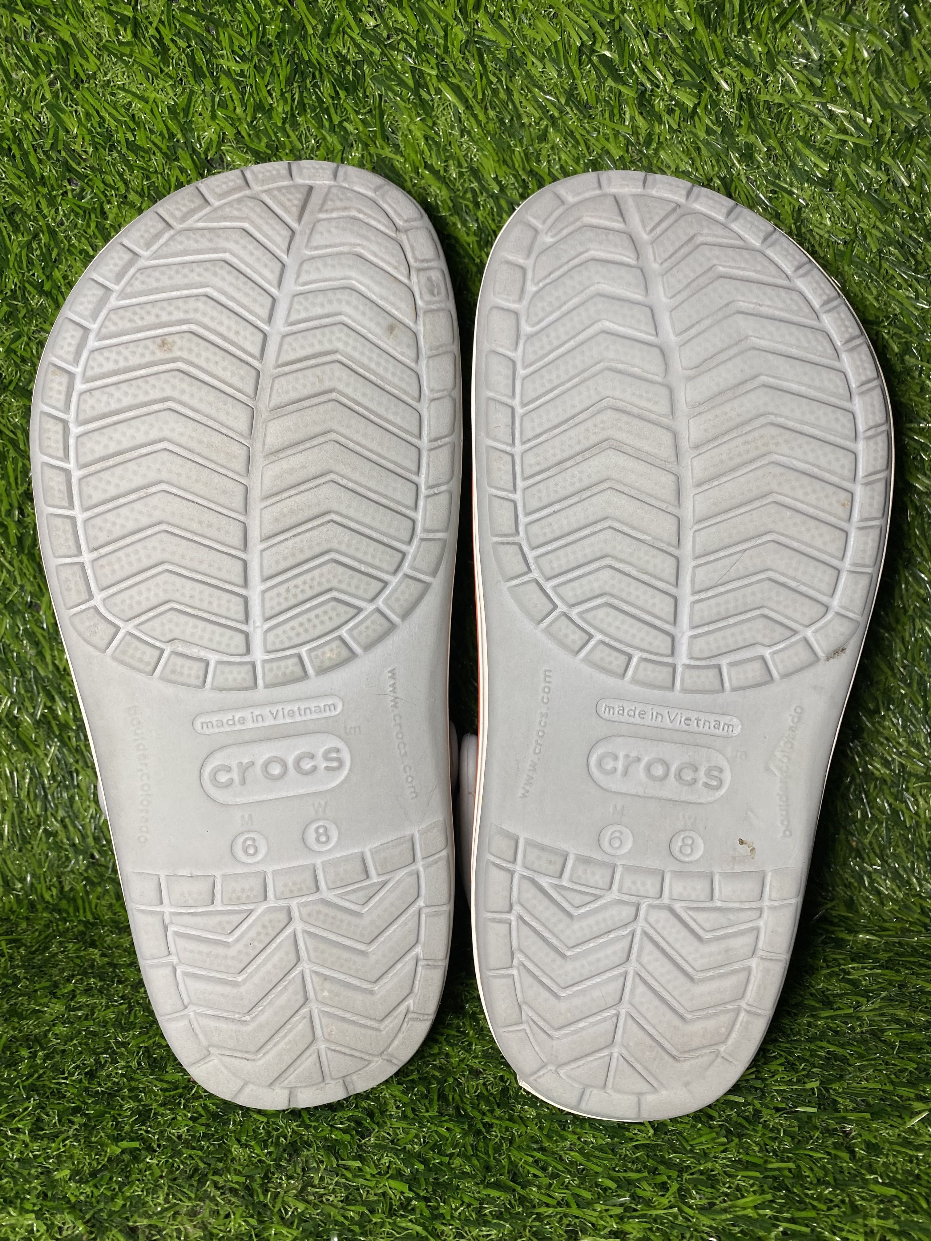 As454 CROCS GRAY M6 W8, Men's Fashion, Footwear, Slippers & Slides on Carousell