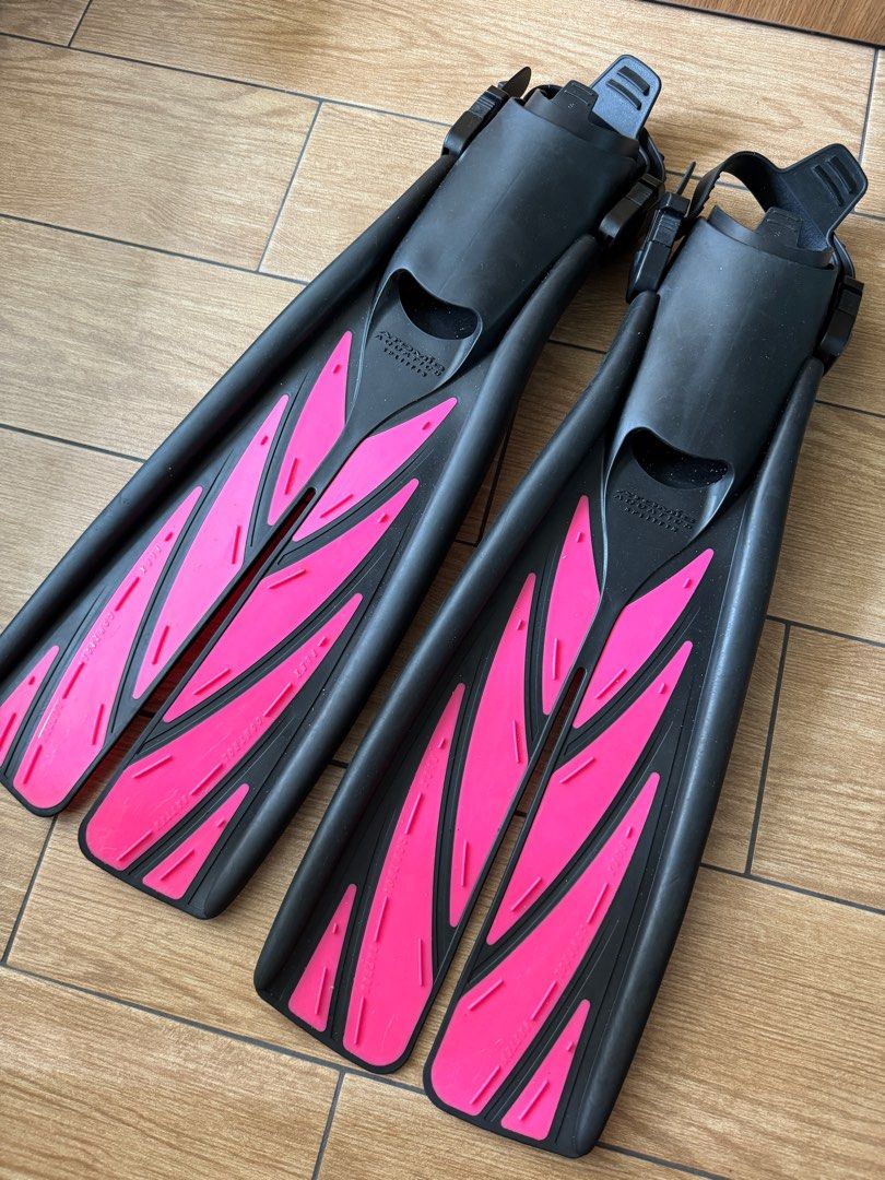 Atomic aquatics split fins S, Sports Equipment, Other Sports Equipment ...