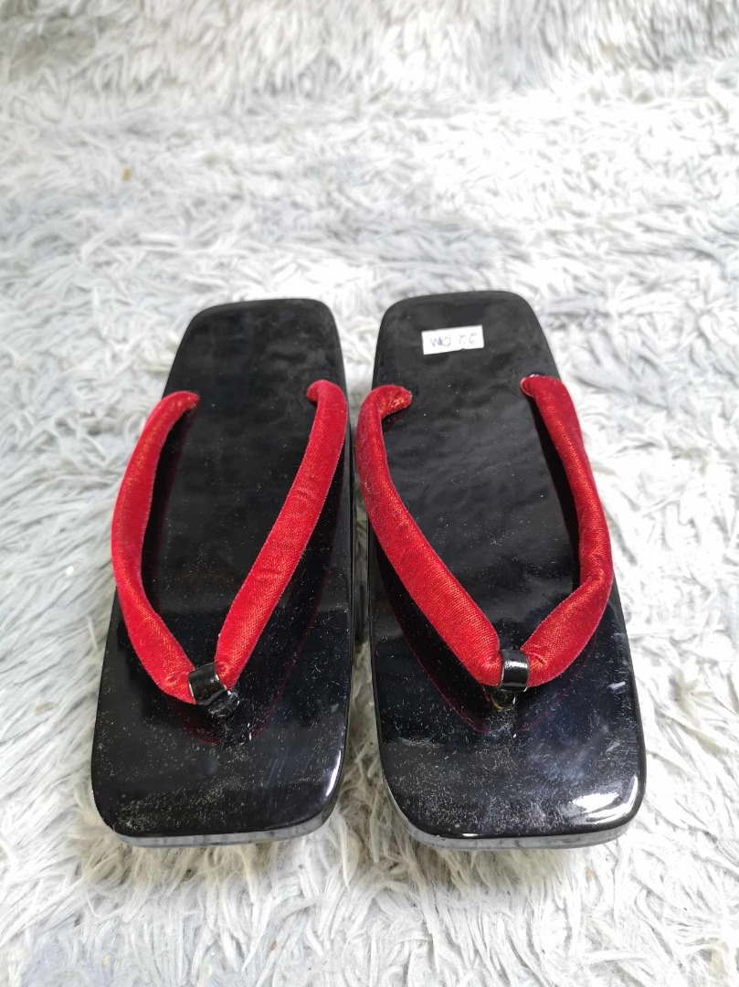 Black Glossy Wood Japanese Slippers, Women's Fashion, Footwear ...