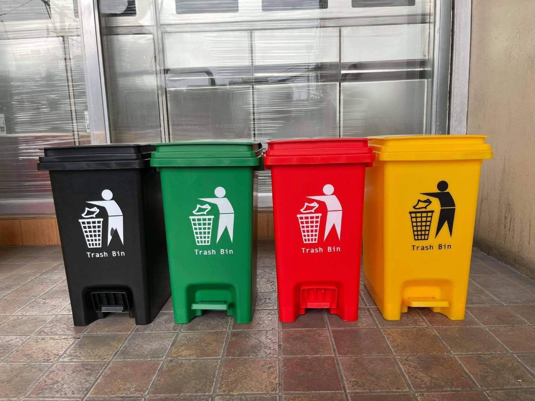 CLIP TRASH BIN, Furniture & Home Living, Cleaning & Homecare Supplies ...