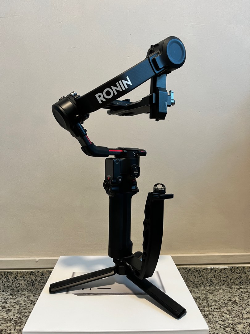 DJI RS2 Pro Full Kit, Photography, Video Cameras on Carousell