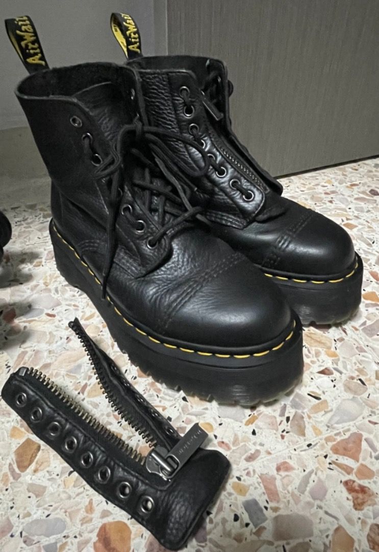 Dr Martens Docs Sinclairs, Women's Fashion, Footwear, Boots on Carousell