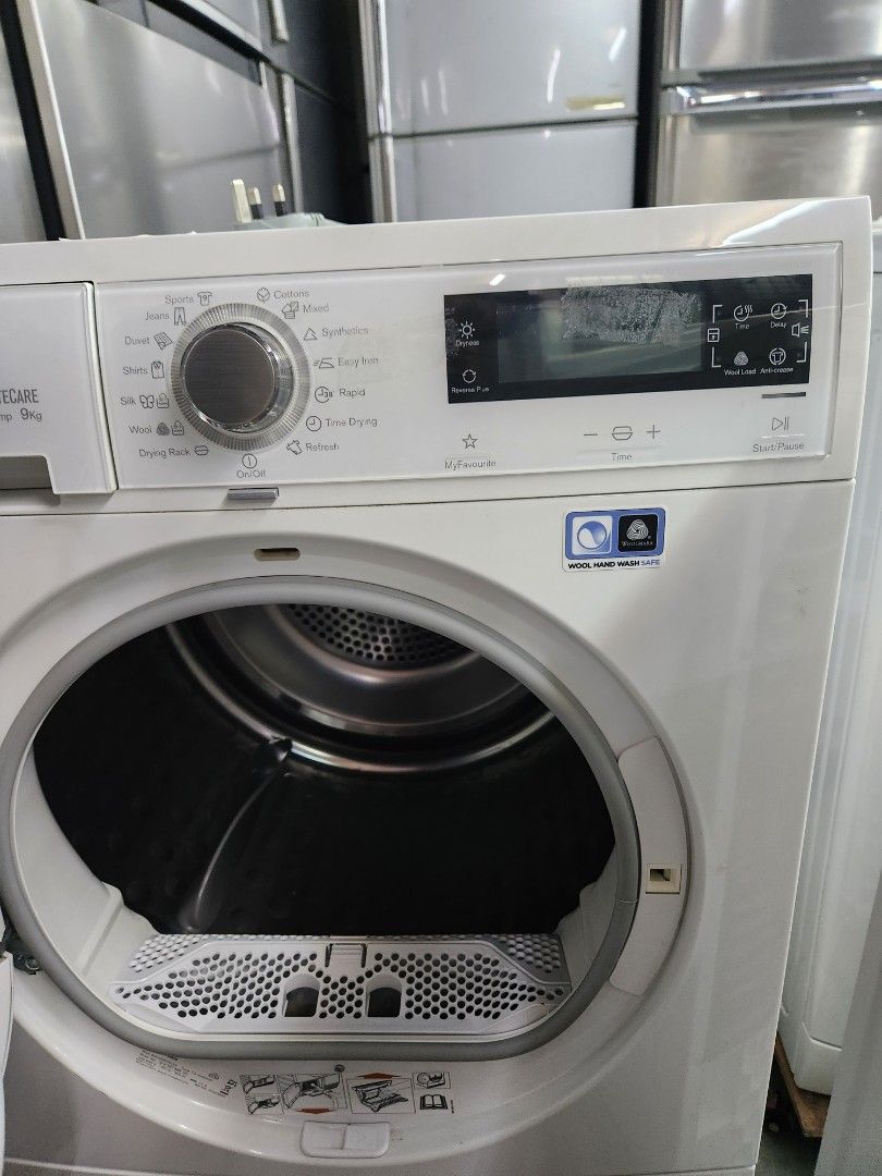 ELECTROLUX 5 Ticks Condenser Dryer 9kg EDH3497RDW, TV & Home Appliances ...