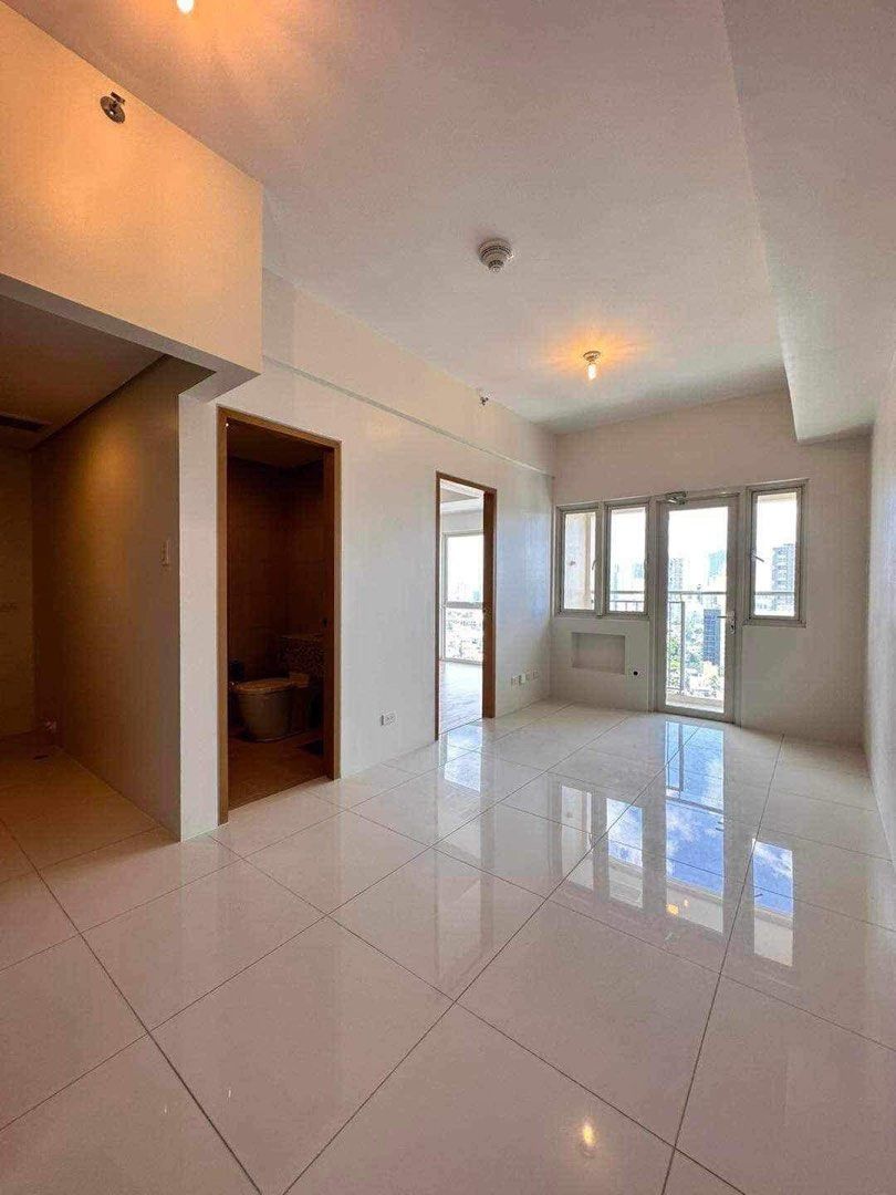 RUSH SALE! 1 Bedroom with Parking BGC Condo Times Square West Assume ...