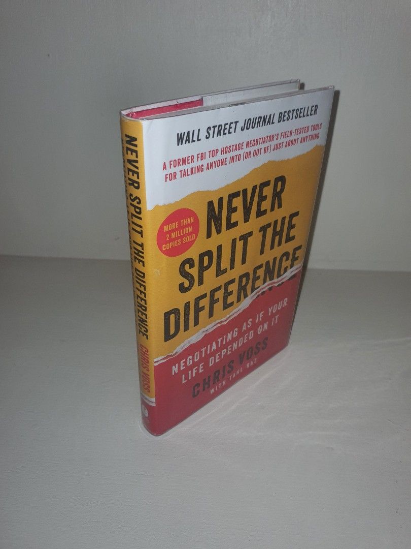 (Hardcover) Never Split the difference by chriss voss, Hobbies & Toys ...
