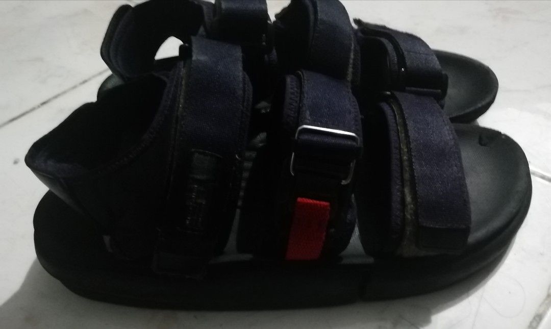 Hijack sepatu sandal strap ungu, Fesyen Pria, Sepatu , Sandal di Carousell