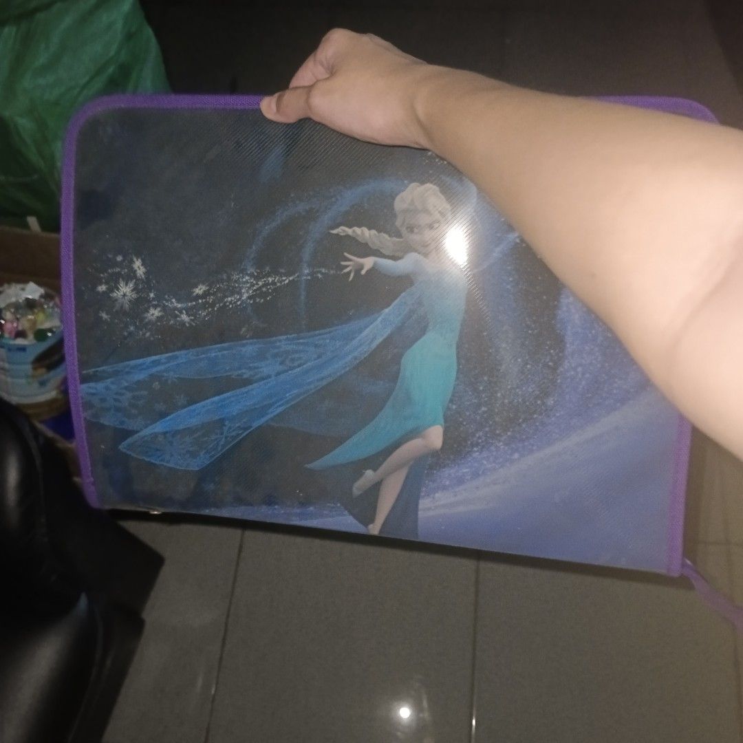 Map frozen ukuran besar banget, Buku & Alat Tulis, Alat Tulis di Carousell