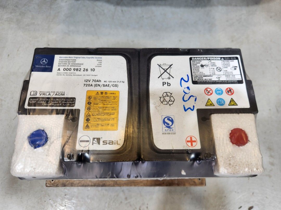 Mercedes-Benz X253 GLC250 Servicing Using Mercedes Engine Oil 5W40, Oil ...