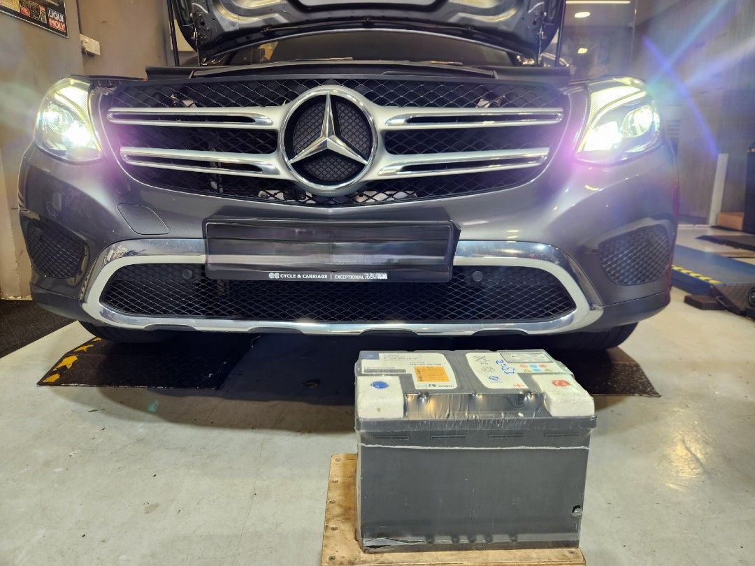 Mercedes-Benz X253 GLC250 Servicing Using Mercedes Engine Oil 5W40, Oil ...