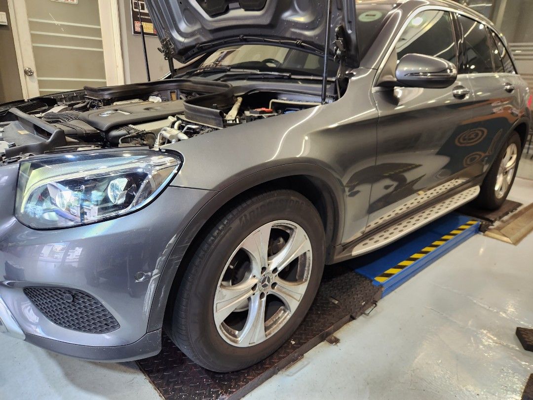 Mercedes-Benz X253 GLC250 Servicing Using Mercedes Engine Oil 5W40, Oil ...