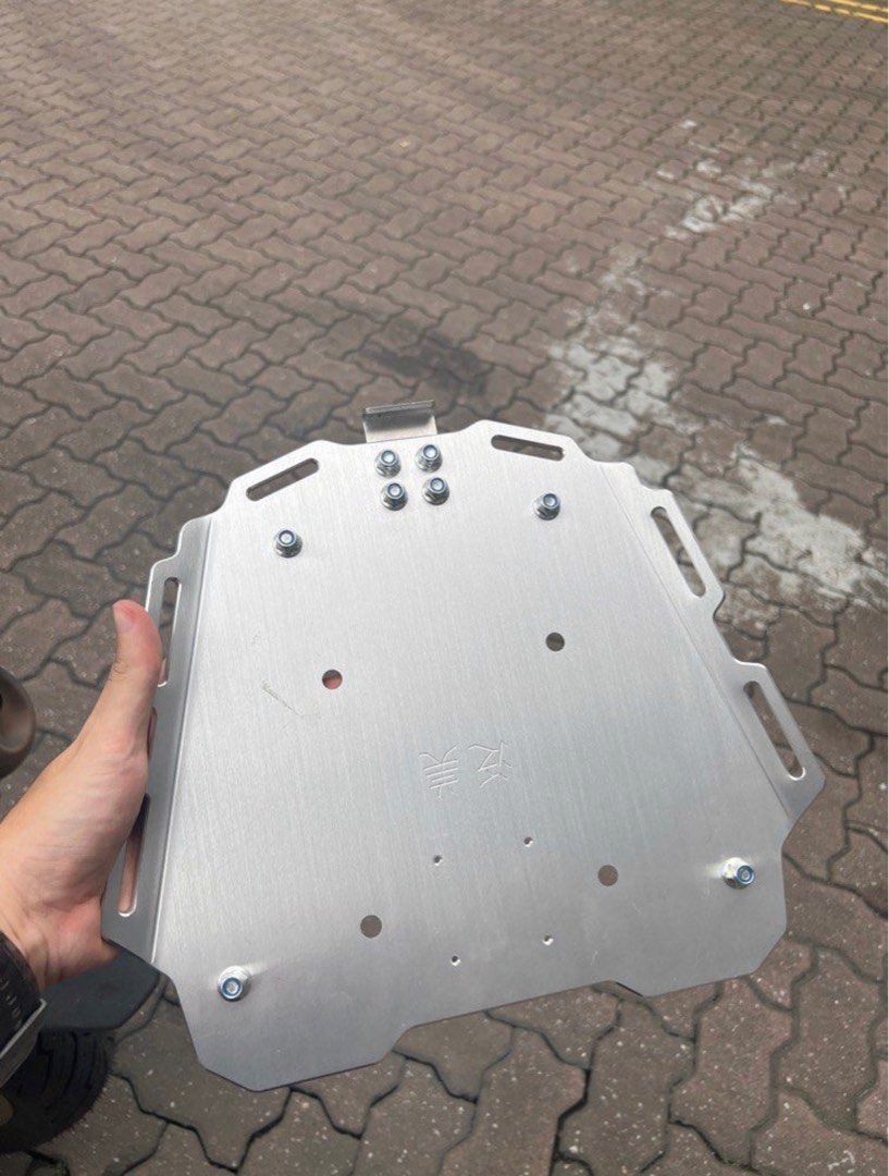 45L aluminium base plate, Motorcycles, Motorcycle Accessories on Carousell