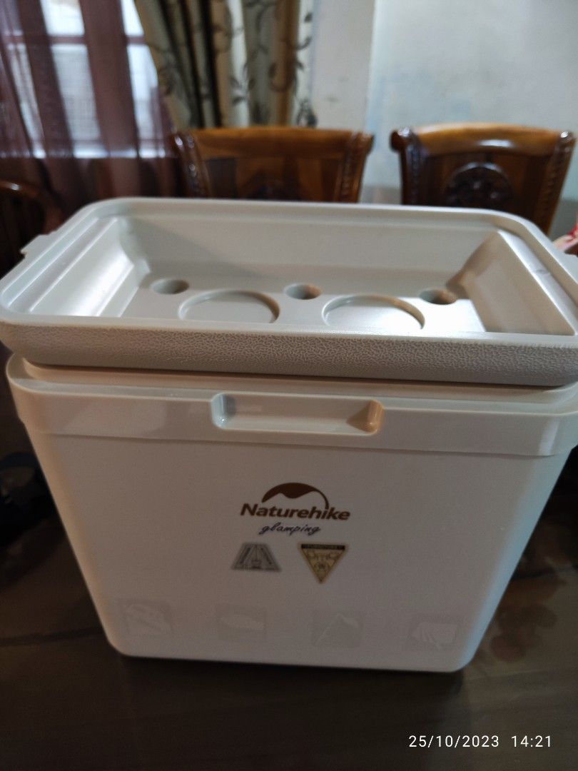 NH NATUREHIKE COOLER ICE BOX 13L Peti Beku, Sports Equipment, Hiking & Camping on Carousell