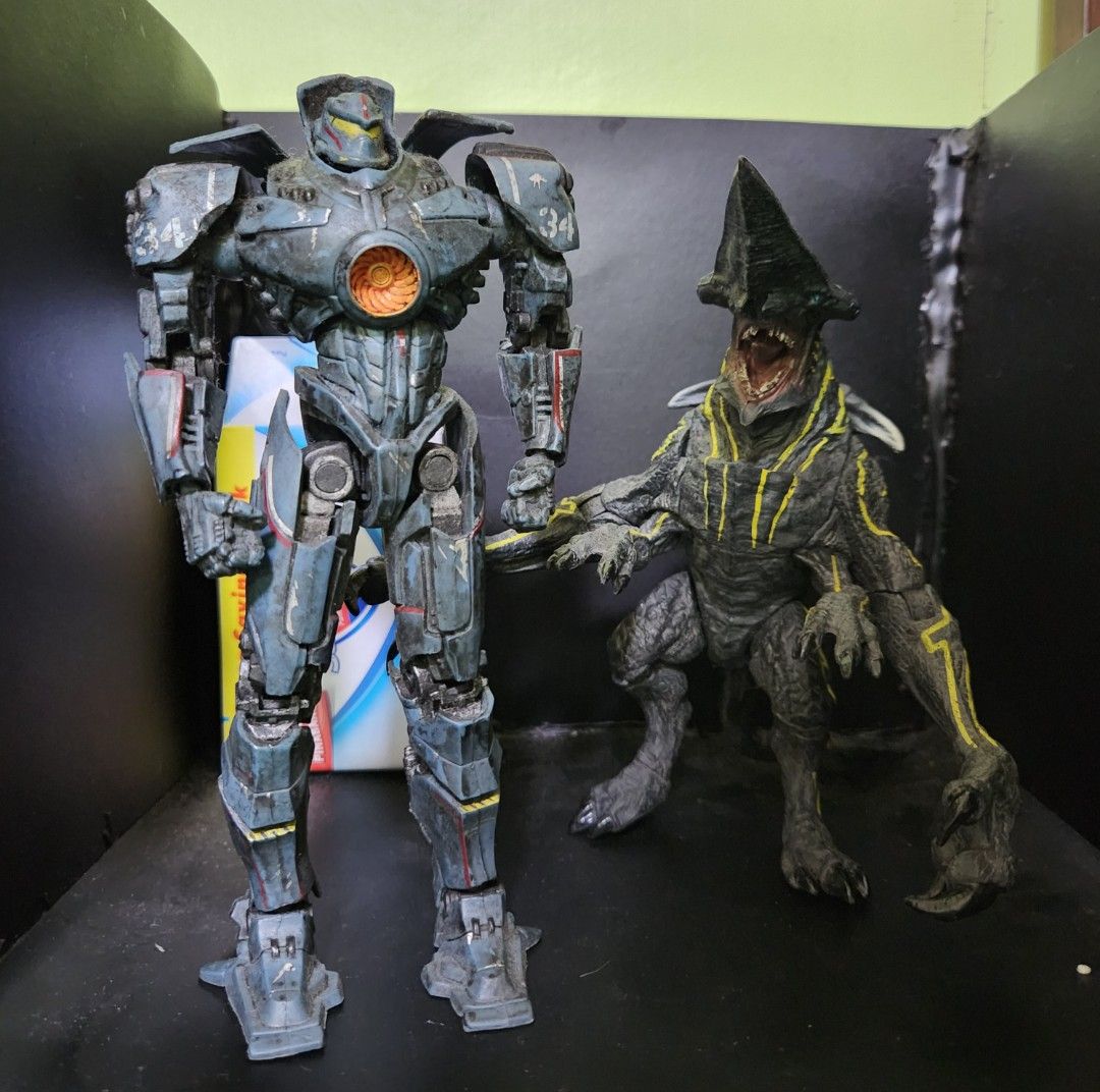 Pacific Rim Jaeger (Gipsy Danger) + Kaiju (Knifehead) Toy Figure Set, Hobbies & Toys, Toys ...