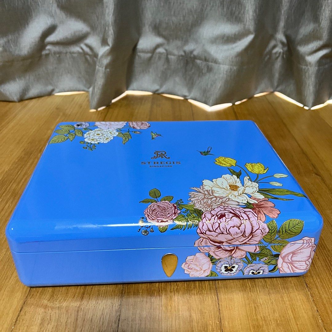 St Regis Mooncake Box, Women's Fashion, Jewelry & Organisers, Accessory ...