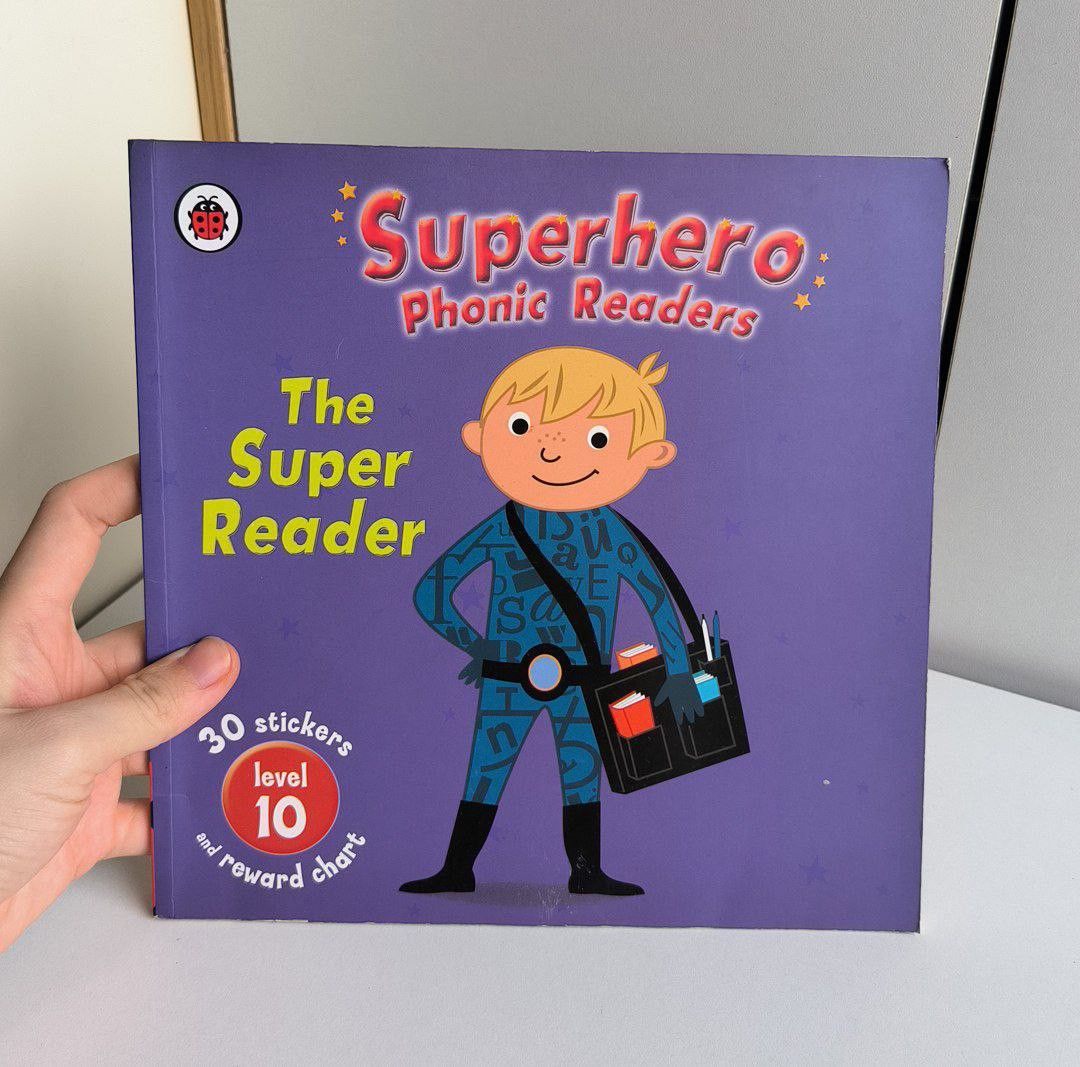 Superhero Phonic Readers The Super reader With 30 stickers, Hobbies ...