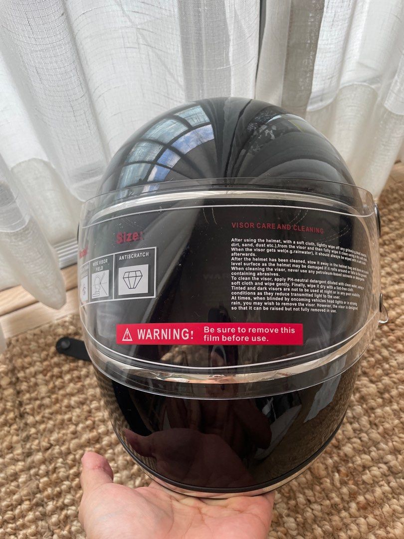 Thompson R1 Helmet Gloss black, Motorbikes, Motorbike Parts ...