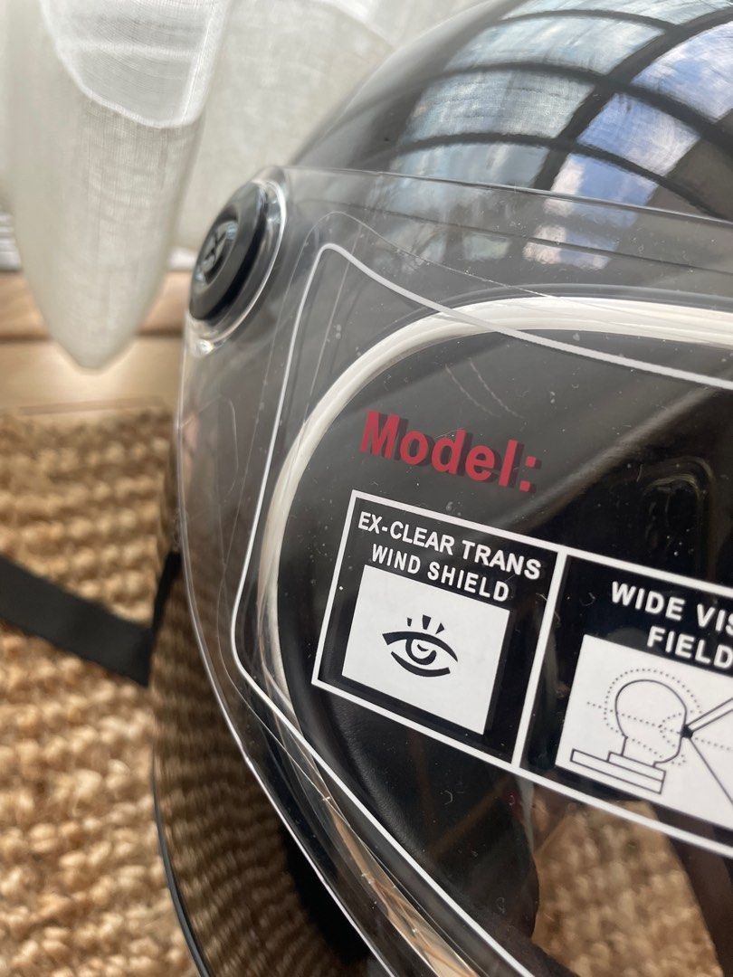 Thompson R1 Helmet Gloss black, Motorbikes, Motorbike Parts ...