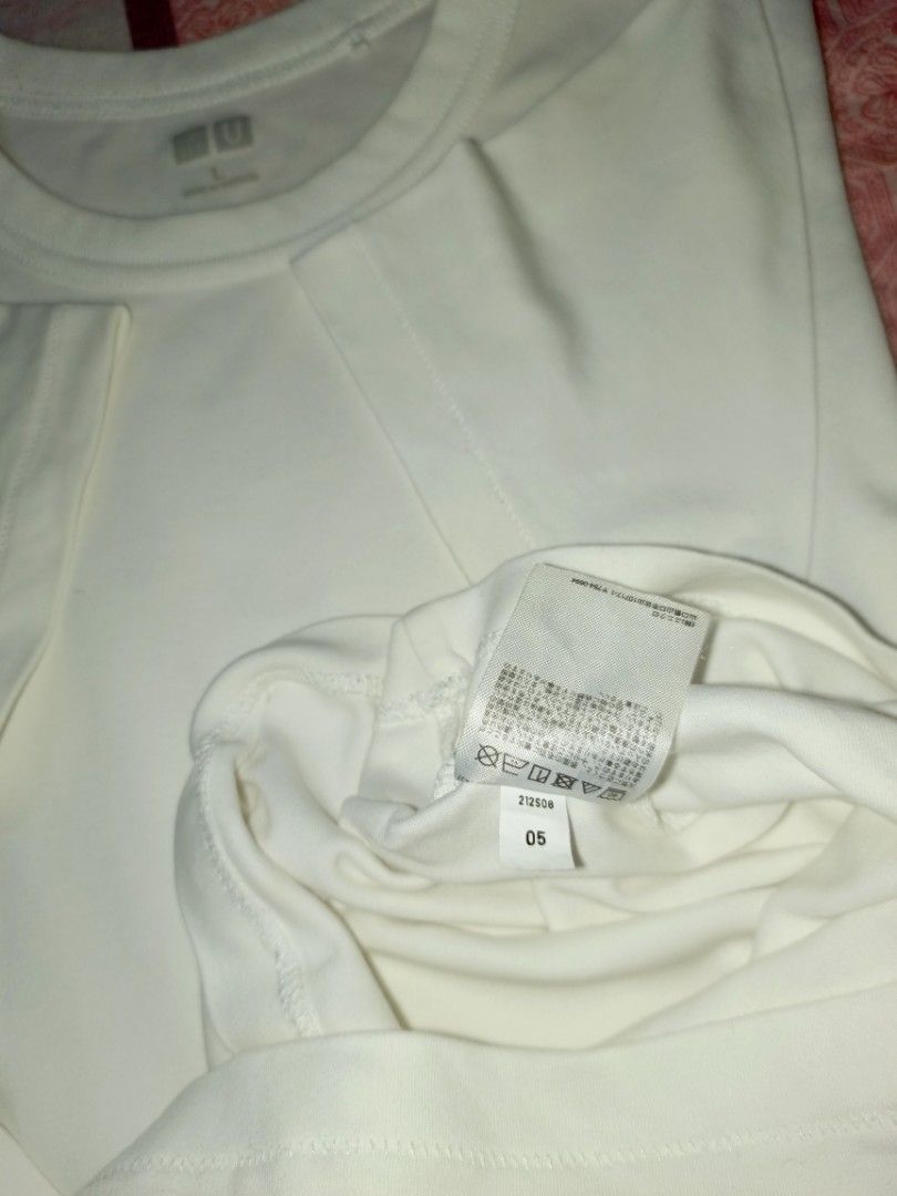 UNIQLO SINGLE STITCH, Women's Fashion, Tops, Shirts on Carousell