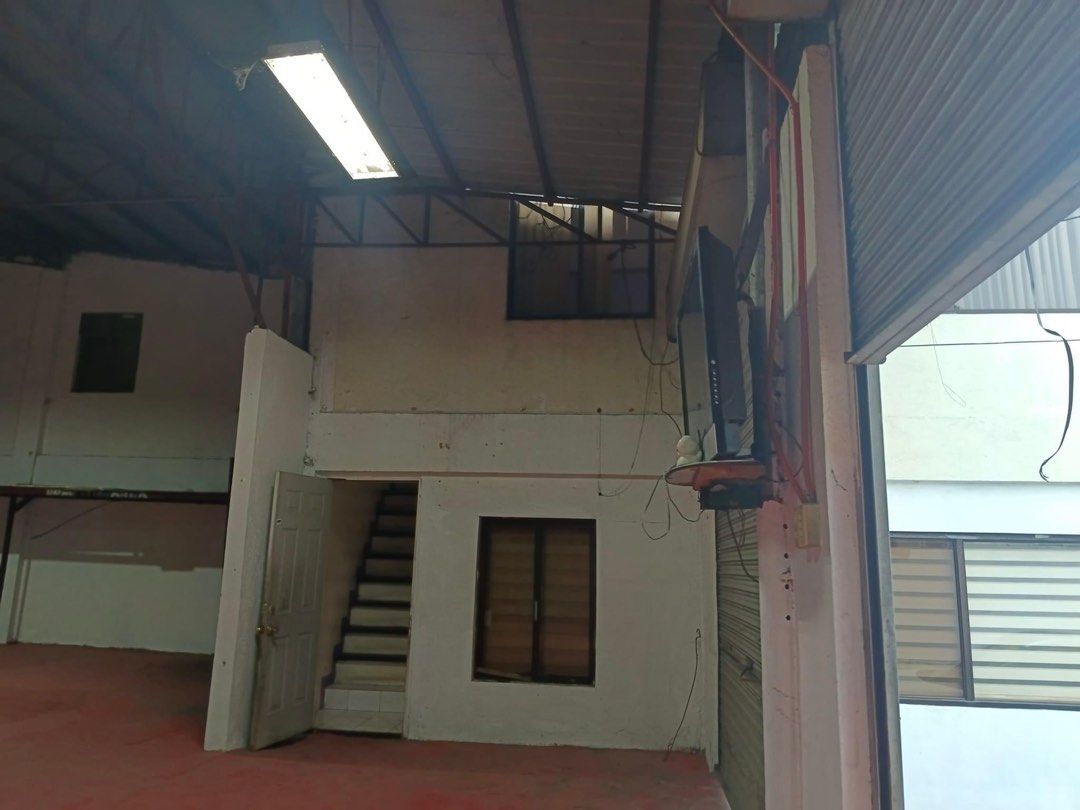 WAREHOUSE IN NAIA TERMINAL 1 FOR CARGO LOGISTICS BUS BRGY VITALEZ ...