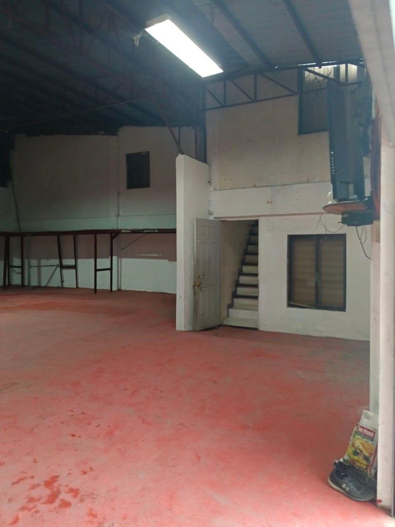 WAREHOUSE IN NAIA TERMINAL 1 FOR CARGO LOGISTICS BUS BRGY VITALEZ ...
