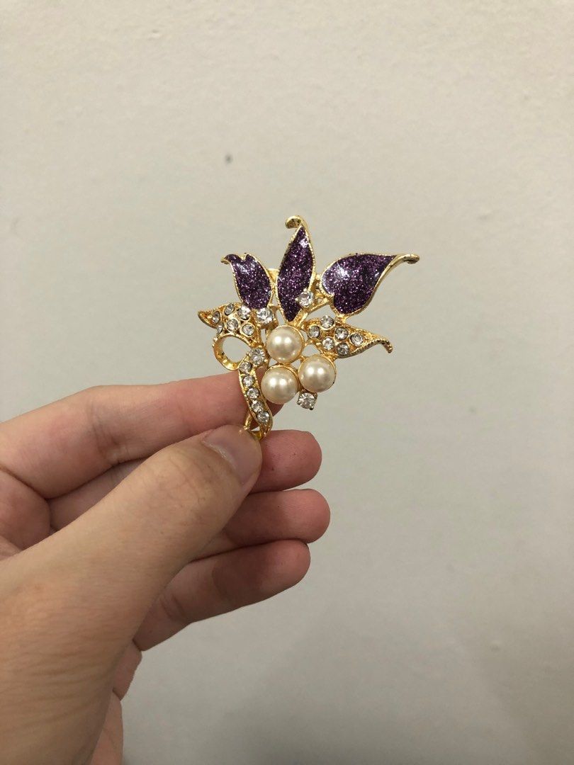 Aesthetic brooch, Women's Fashion, Jewelry & Organisers, Brooches on ...