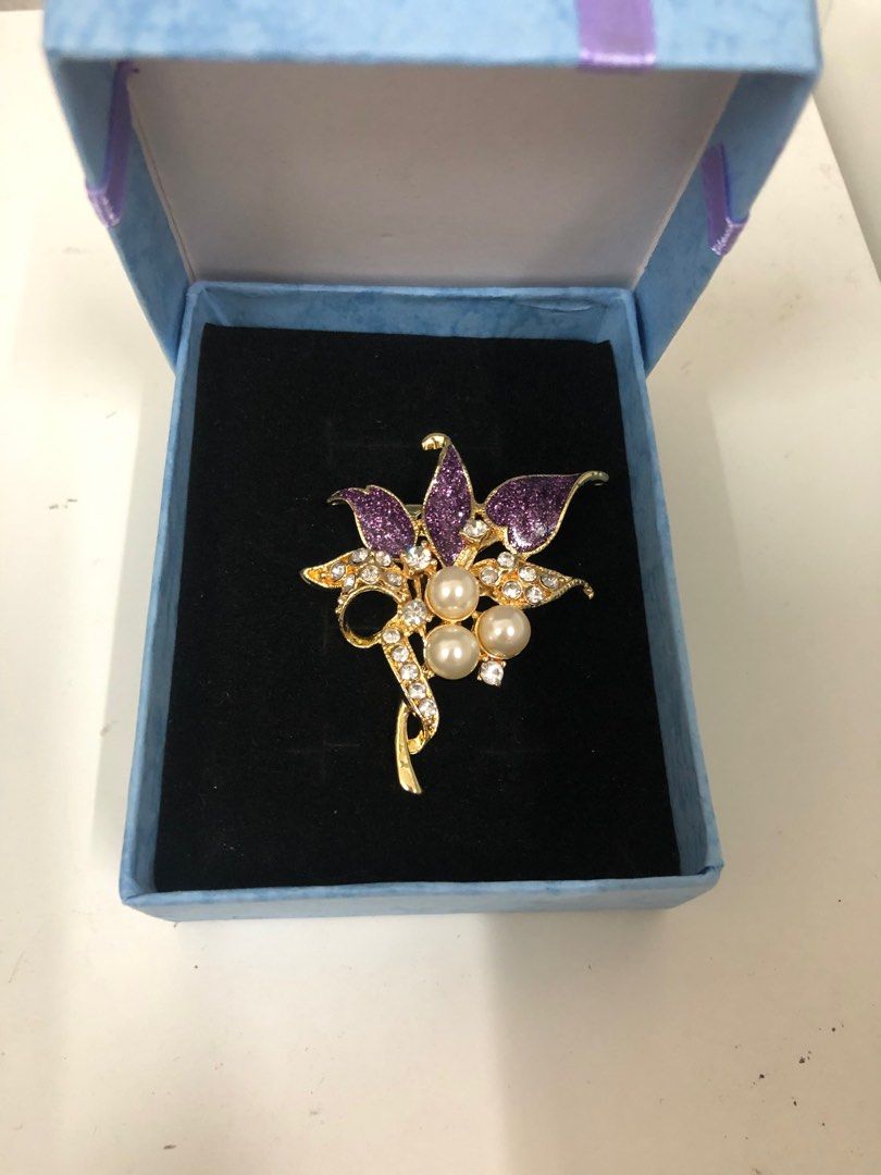 Aesthetic brooch, Women's Fashion, Jewelry & Organisers, Brooches on ...