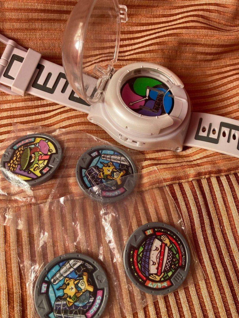 Bandai Dx Yokai Watch with 4 Medals / used yokai medals, Hobbies & Toys ...