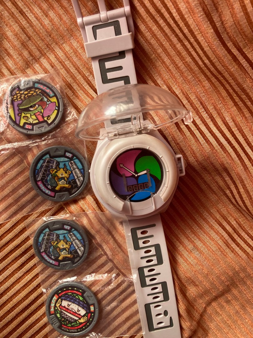 Bandai Dx Yokai Watch With 4 Medals Used Yokai Medals Hobbies And Toys