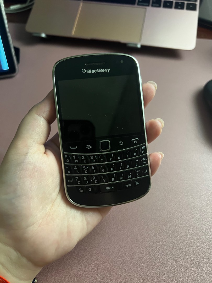 Blackberry Bold 9900 y2k vintage phone black, Mobile Phones & Gadgets ...