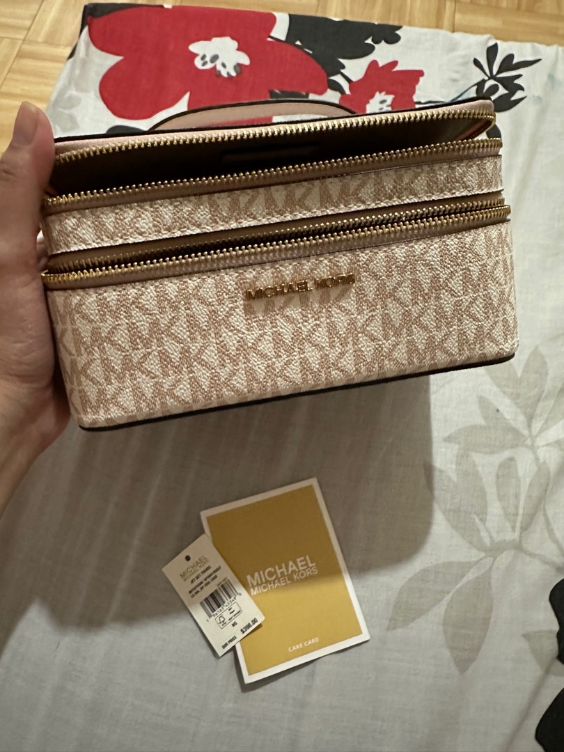 Brandnew MK makeup kit, Women's Fashion, Bags & Wallets, Purses ...