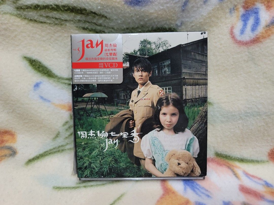 周杰倫cd=七里香CD+VCD (2004年發行,首版，附側標，DM,彩鈴卡，明信片), 書籍、休閒與玩具, 樂器、音樂相關, CD、DVD在旋轉拍賣