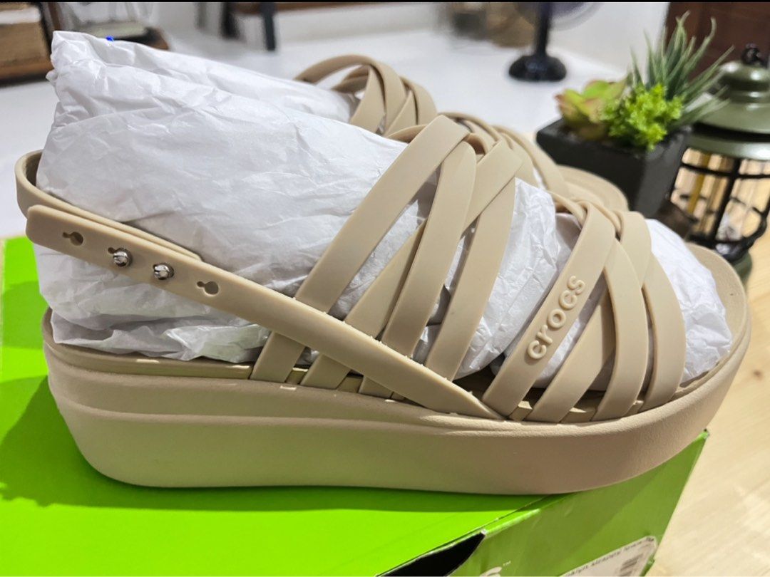 Crocs Wedge, Women's Fashion, Footwear, Wedges on Carousell