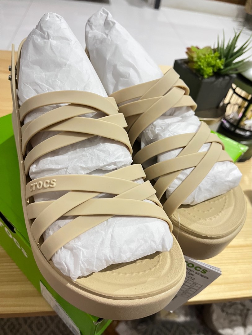 Crocs Wedge, Women's Fashion, Footwear, Wedges on Carousell