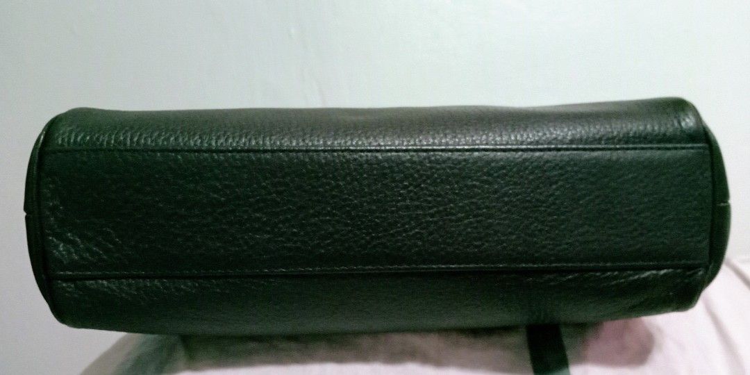 Daks England 2 way bag, Women's Fashion, Bags & Wallets, Cross-body Bags on Carousell