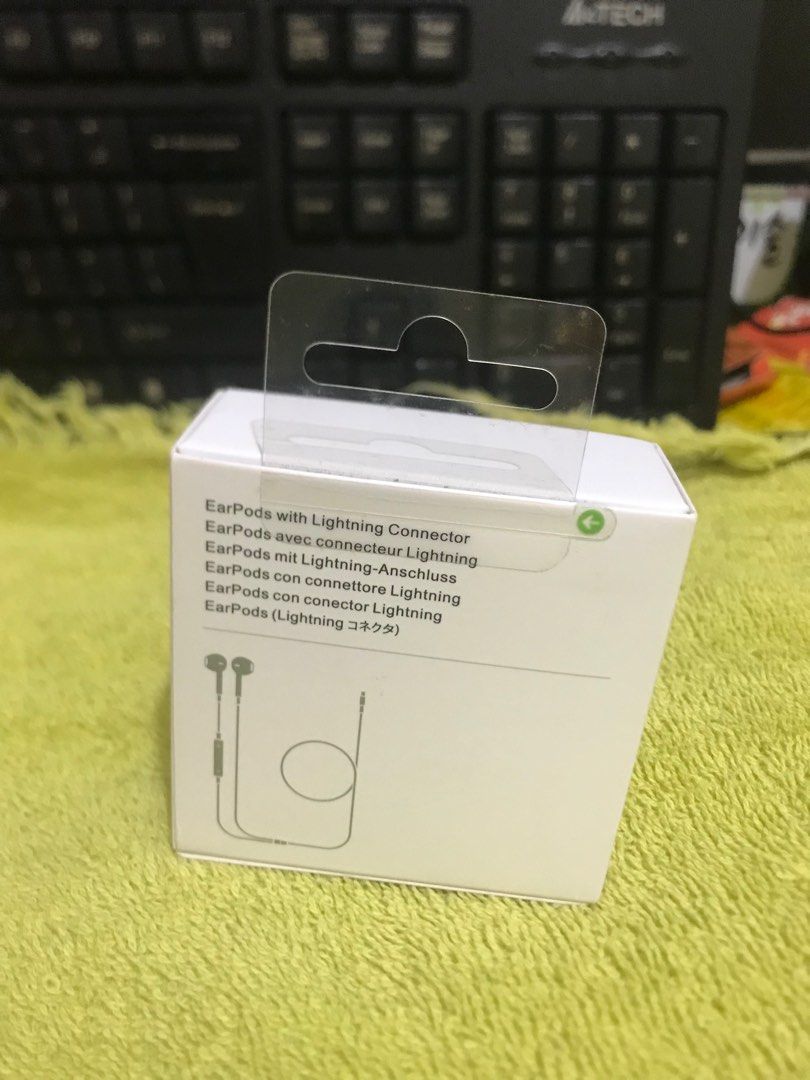 Earphone wired - Lightning Connector, Audio, Earphones on Carousell