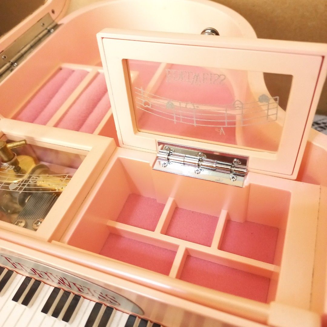 Edelweiss Sankyo plastic pink grand piano musical jewelry box, Hobbies ...