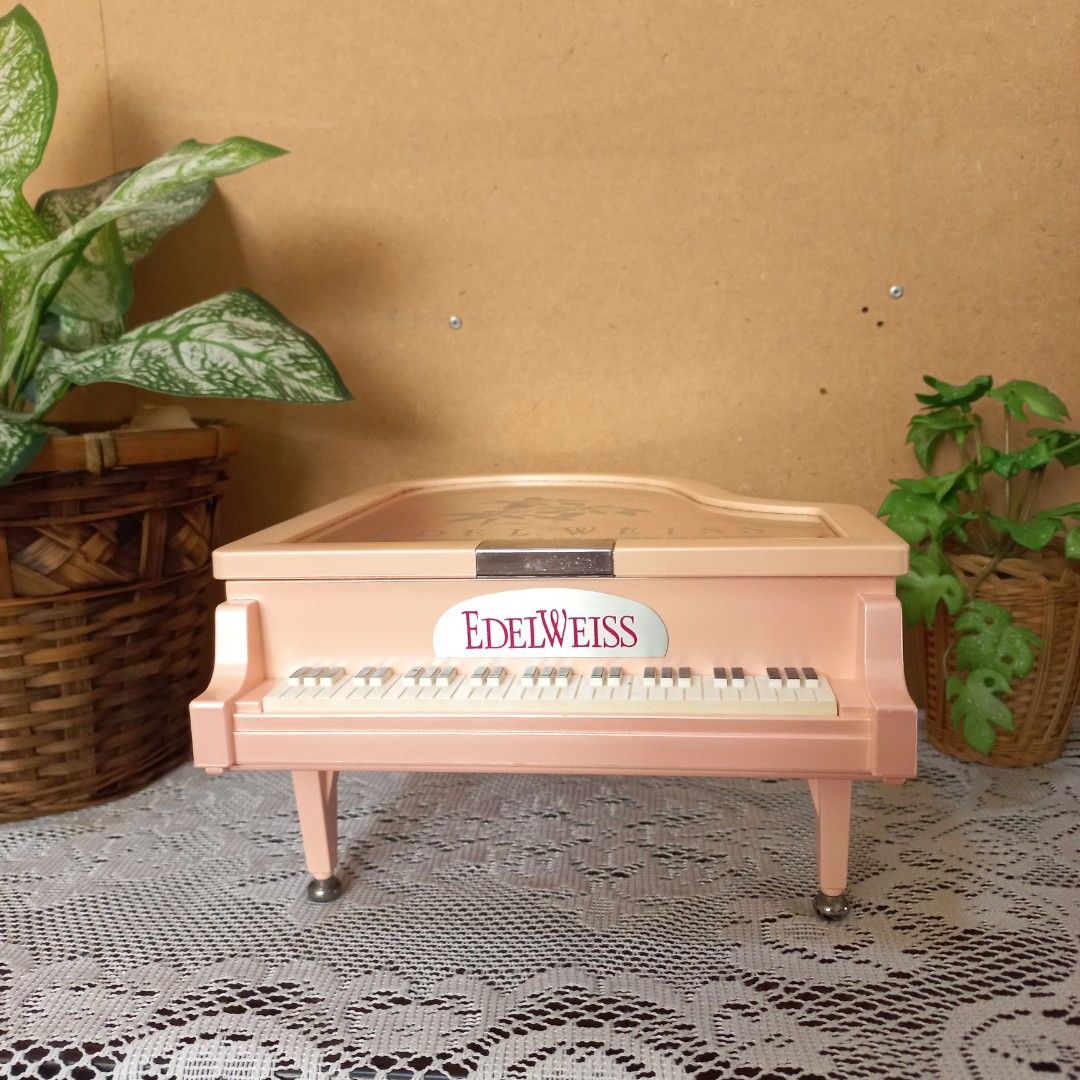 Edelweiss Sankyo plastic pink grand piano musical jewelry box, Hobbies ...