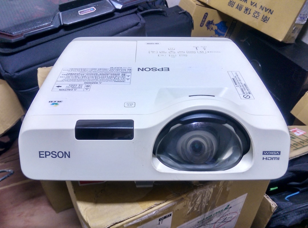 EPSON EB-535W 短焦短距超亮彩投影機(尚可投影 歡迎面交 測試), 電視及其他電器 , 電視及其他電器 , 投影機在旋轉拍賣